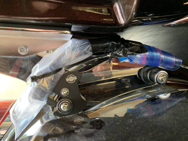 Tour pack replacement: installing the tour pack – Geek on a Harley