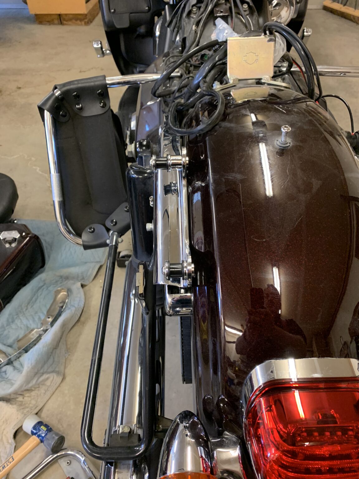 Tour pack replacement: installing the tour pack - Geek on a Harley