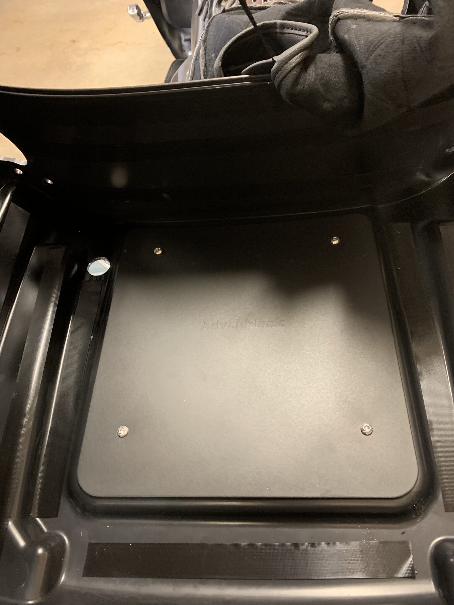 Tour pack replacement: installing the tour pack - Geek on a Harley