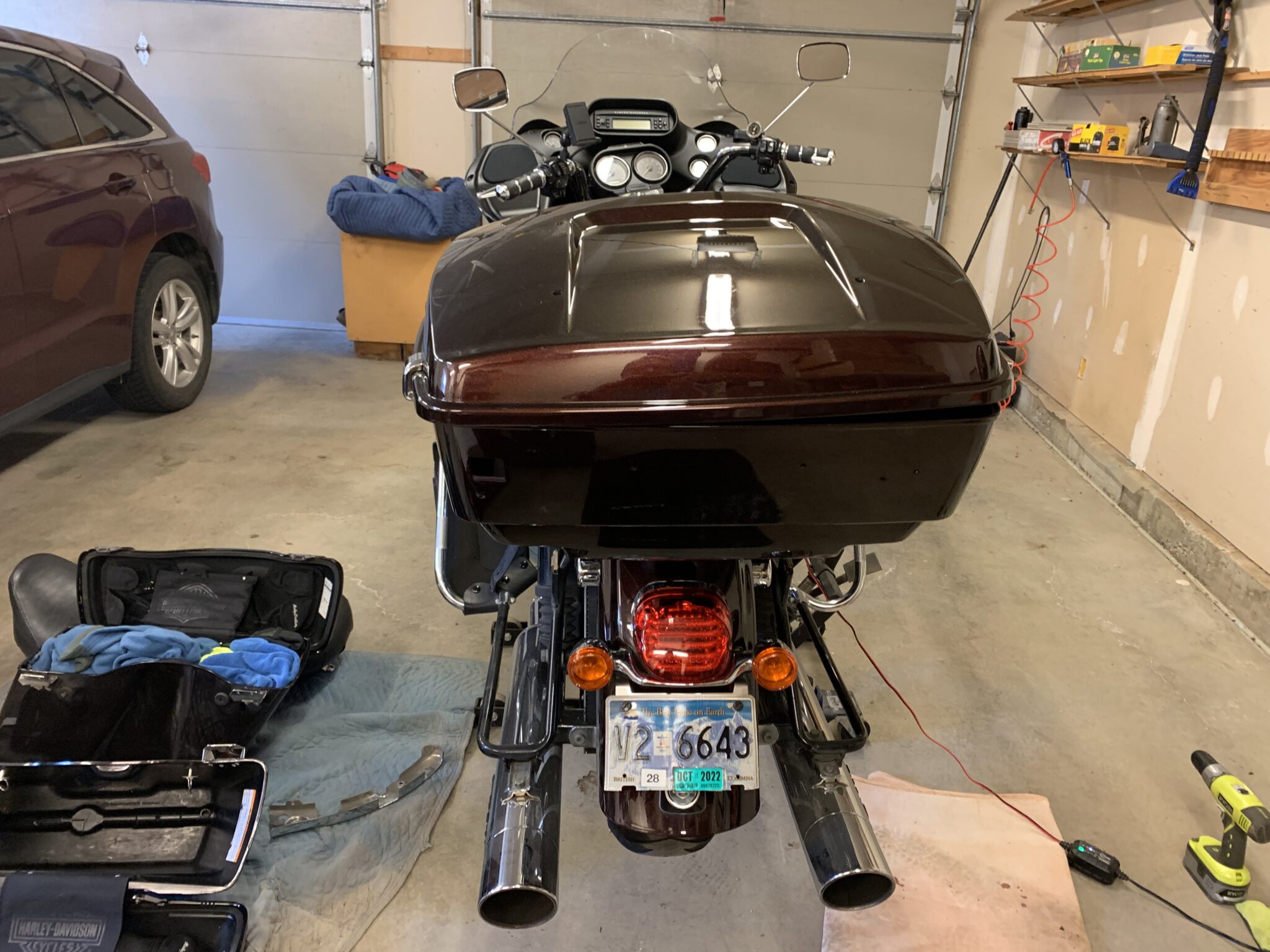 Tour pack replacement: installing the tour pack – Geek on a Harley