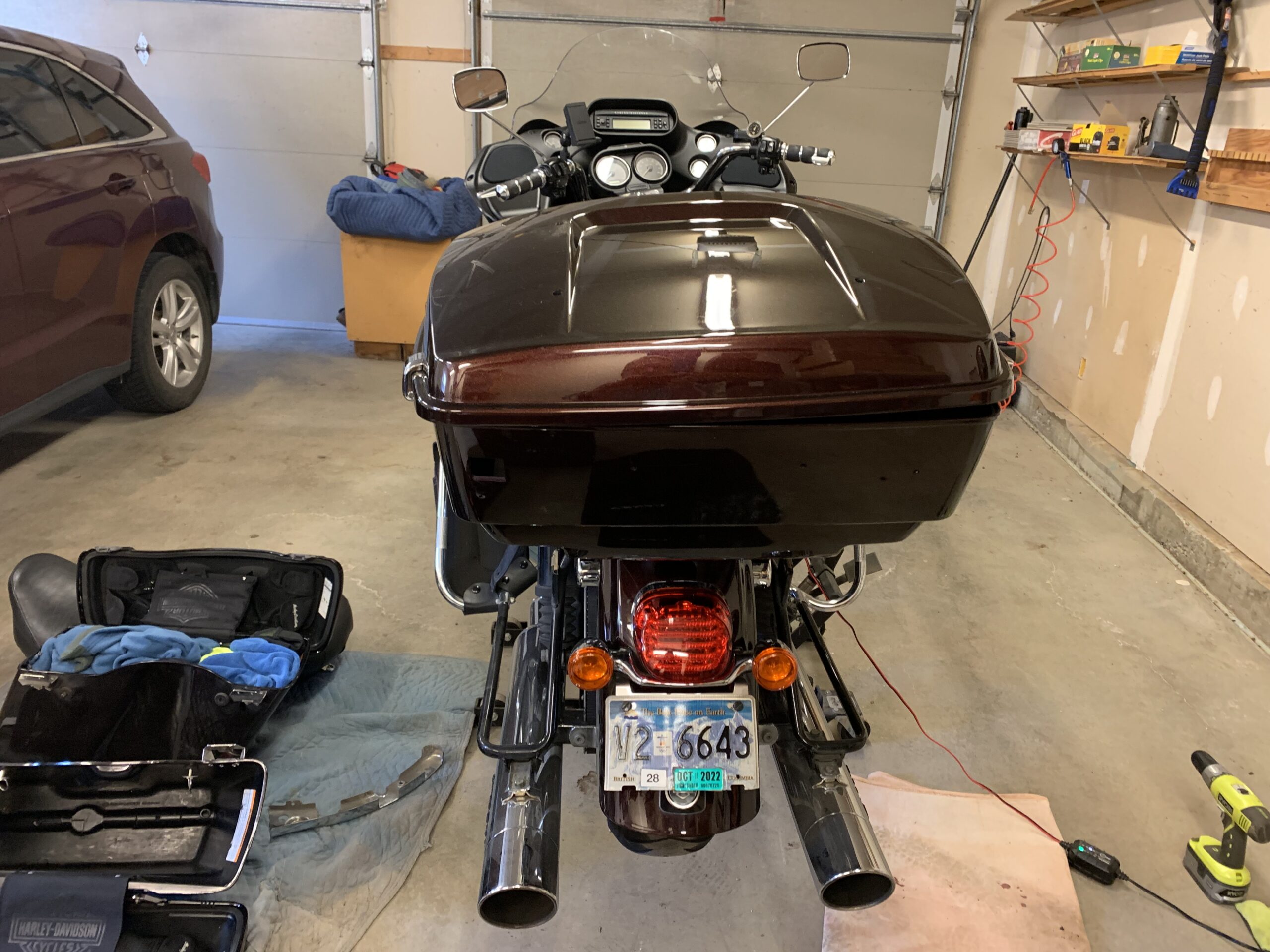 Tour pack replacement: installing the tour pack - Geek on a Harley