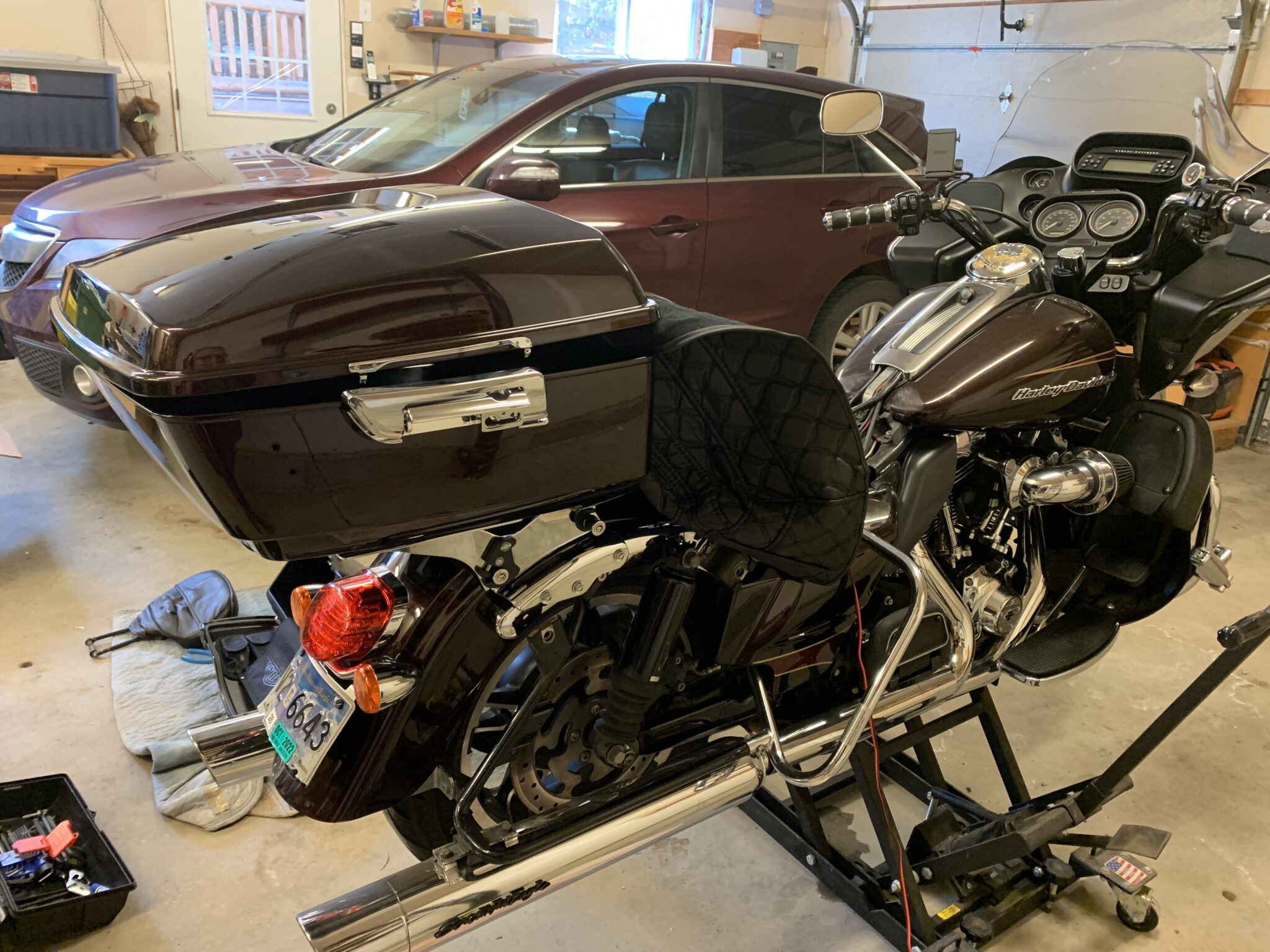 Tour pack replacement: installing the tour pack - Geek on a Harley