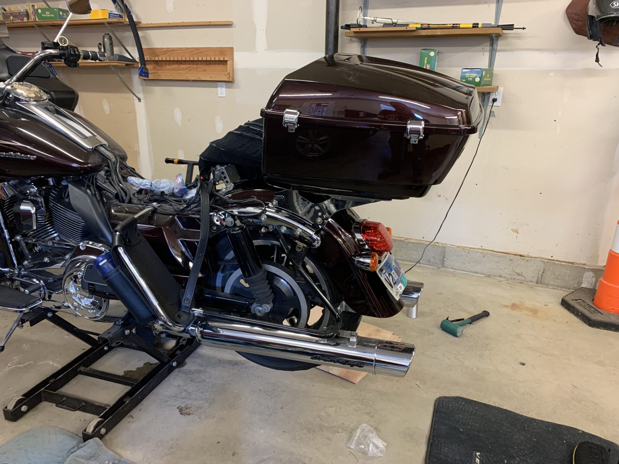 Tour pack replacement: installing the tour pack - Geek on a Harley