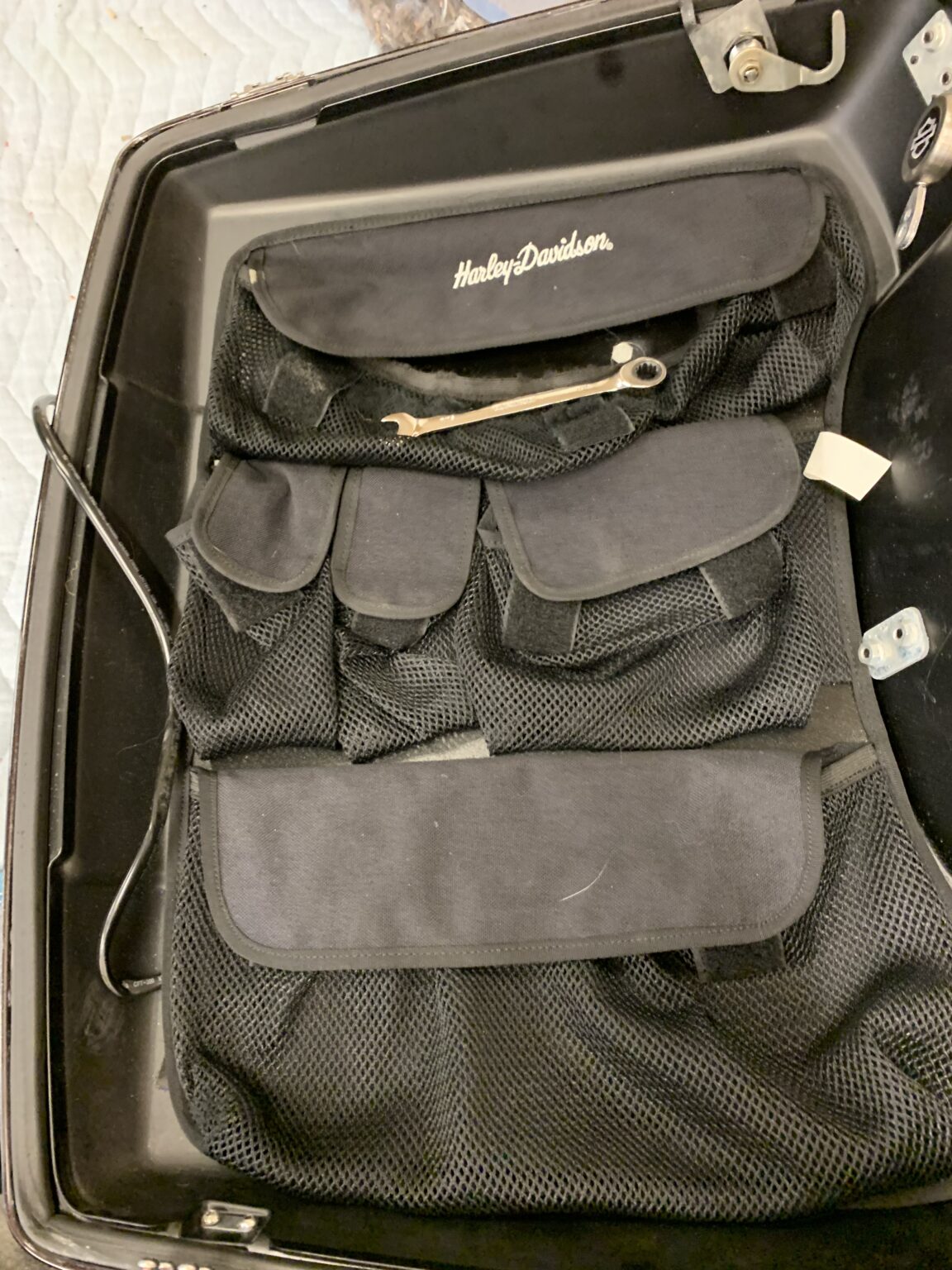 Tour pack replacement: installing the tour pack - Geek on a Harley