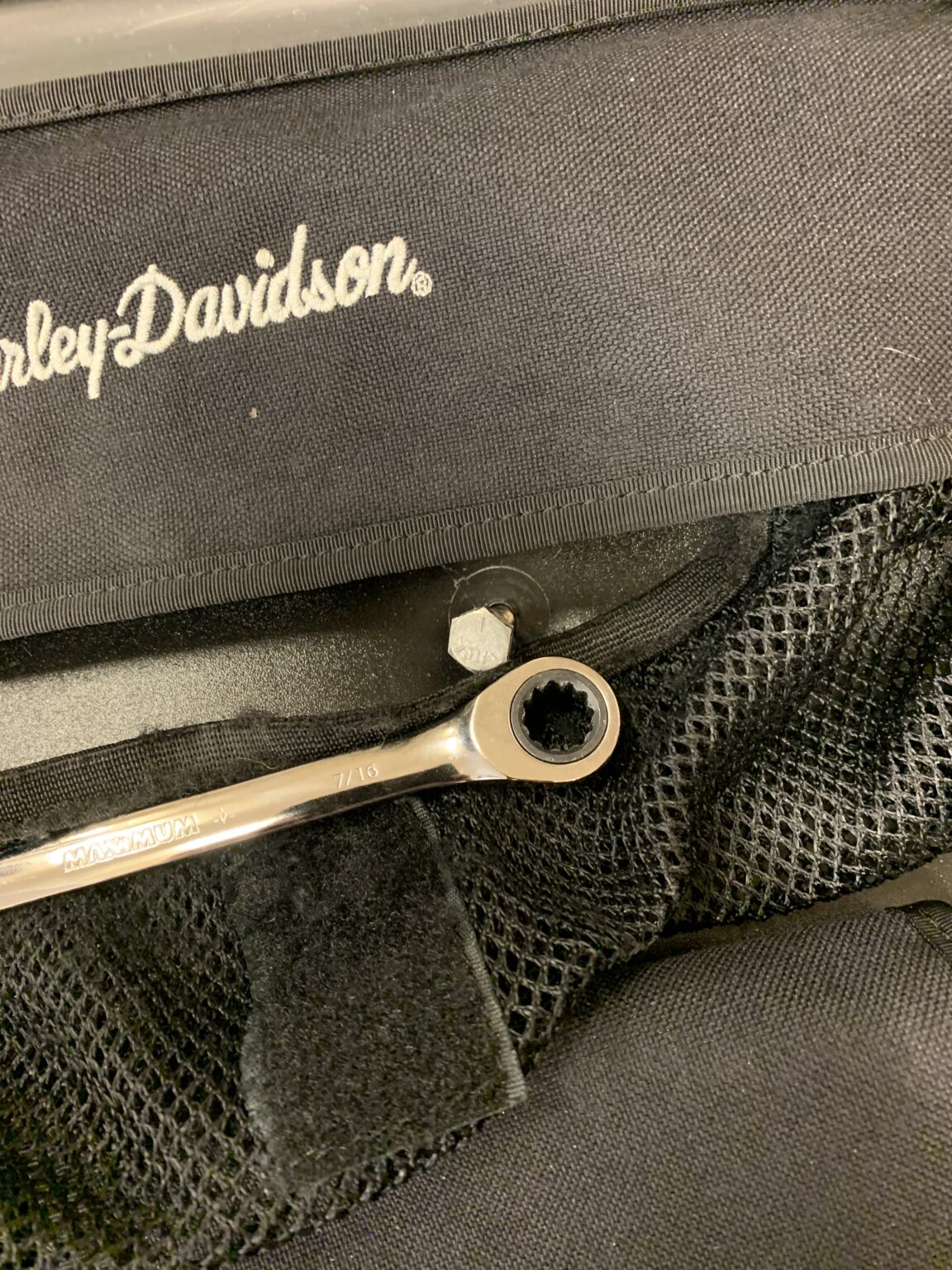 Tour pack replacement: installing the tour pack – Geek on a Harley