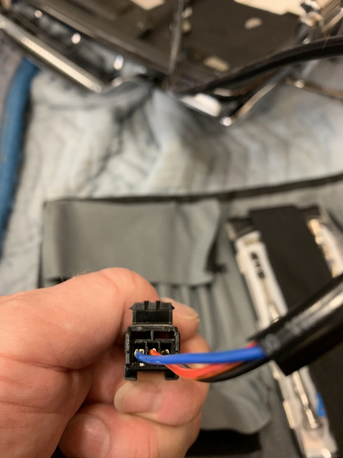 Tour pack replacement: installing the tour pack – Geek on a Harley
