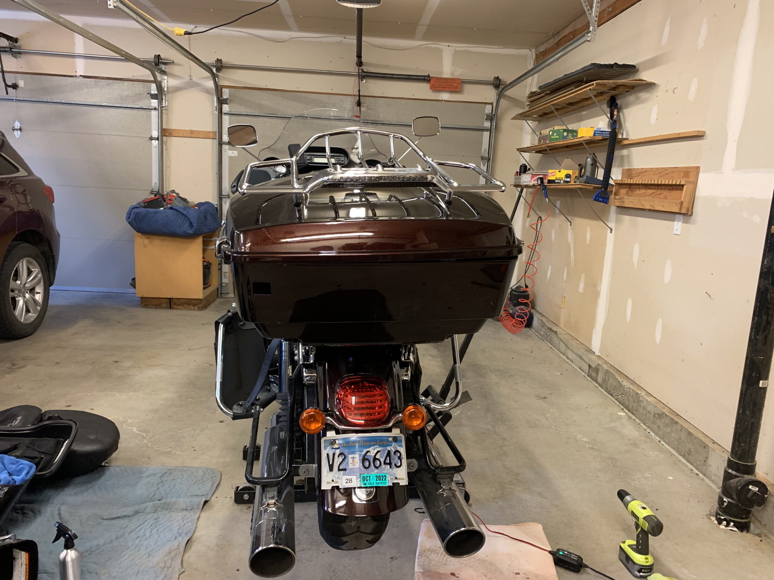 Tour pack replacement: installing the tour pack - Geek on a Harley